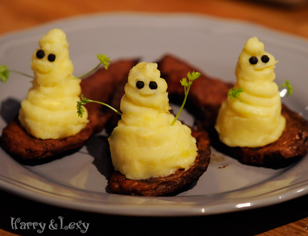 Halloween Meringue Bones Recipe - Harry and Lexy's Workshop
