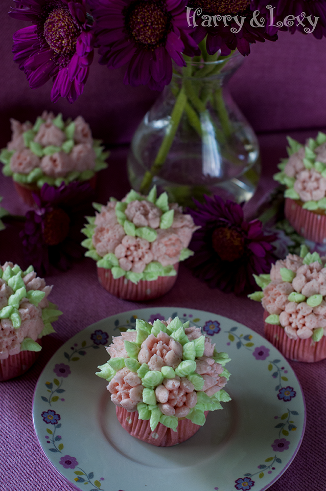 Buttercream Flower Cupcakes Recipe - Harry and Lexy's Workshop