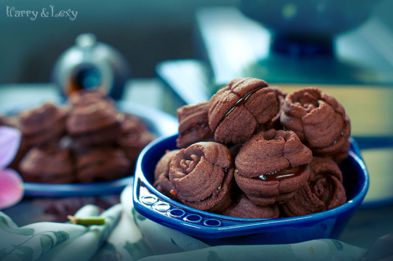 Chocolate Rose Sandwich Cookies Recipe - Harry & Lexy's Workshop